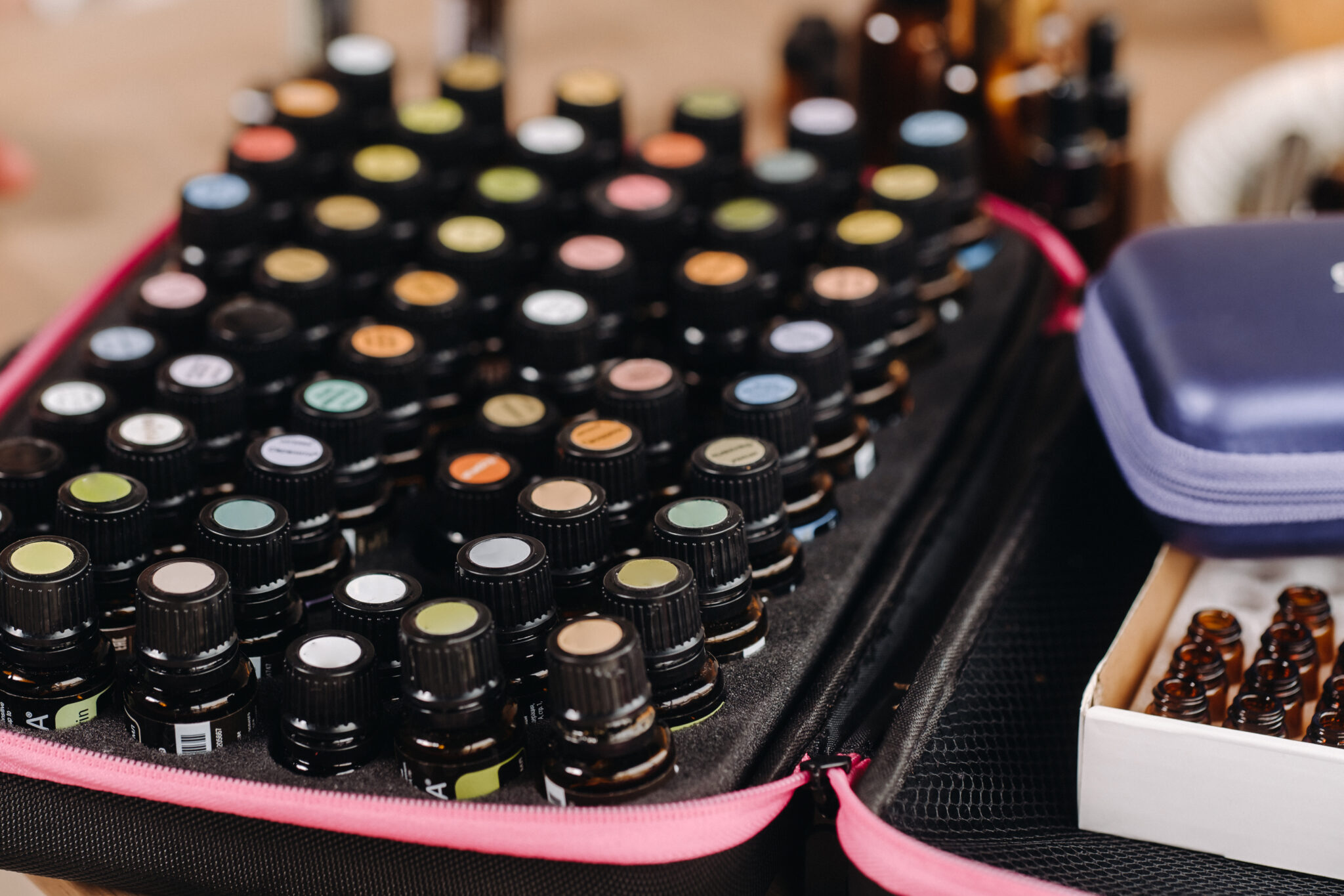 How to Choose Essential Oil Bottle: A Comprehensive Guide